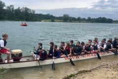 Premiere auf der Donau: Erster Rainer-Drachenbootcup 2025 » Rainergymnasium